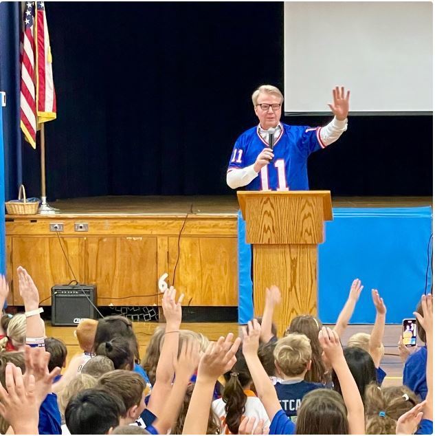 Former NY Giants QB Phil Simms Visits Sicomac School | Wyckoff School ...